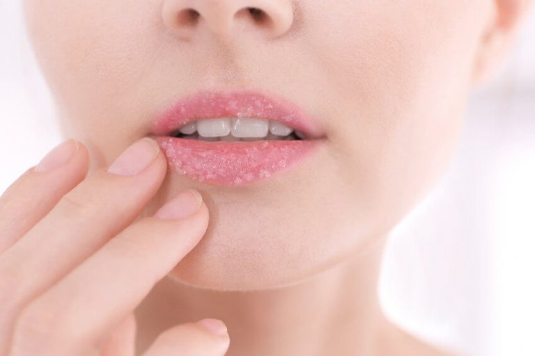 Beneficios del uso de un exfoliante labial-Muestrasacasa